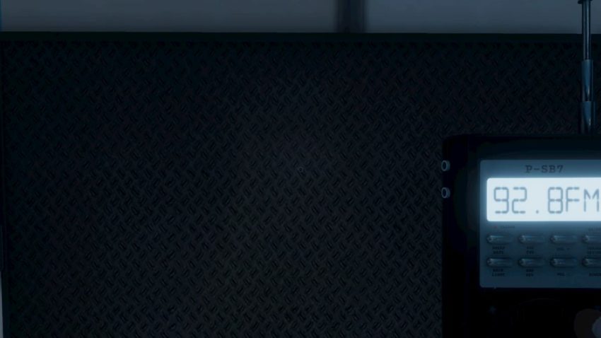 How to talk to ghosts in Phasmophobia - Gamepur