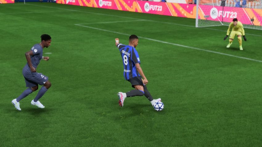 How to do an outside foot shot in FIFA 23 - Gamepur